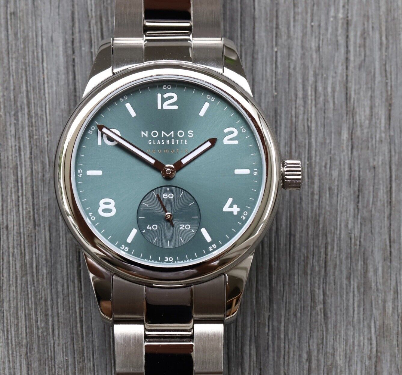 Nomos Club Sport Neomatik Petrol Green 37mm ref 745 - 2023 – Watch ...