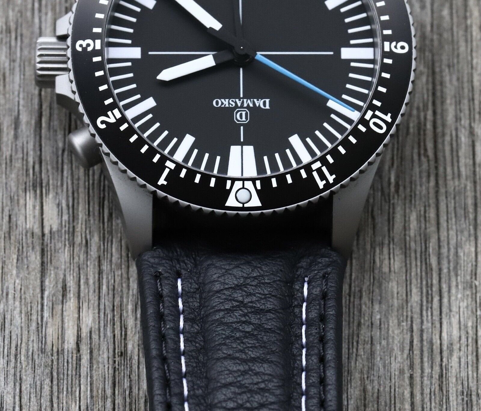 Damasko DC 80 Chronograph Pilot Watch Blue/Red - 2020 – Watch Vault ...